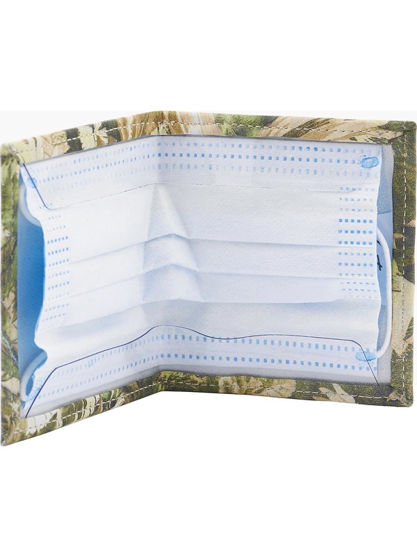 Surgical mask holder in printed leather by Tutus